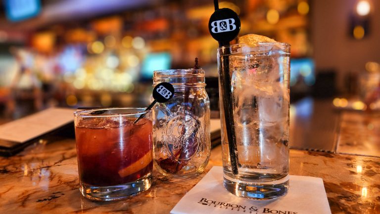 6 Best Cocktail Bars in Scottsdale, AZ for Perfect Drinks (with Map)