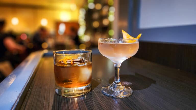 9 Best Cocktail Bars in Richmond, VA (With Map)